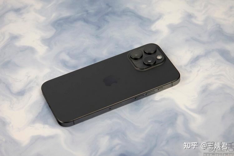 iPhone 15 系列实机外观展示，该机型有哪些设计亮点？ - 知乎
