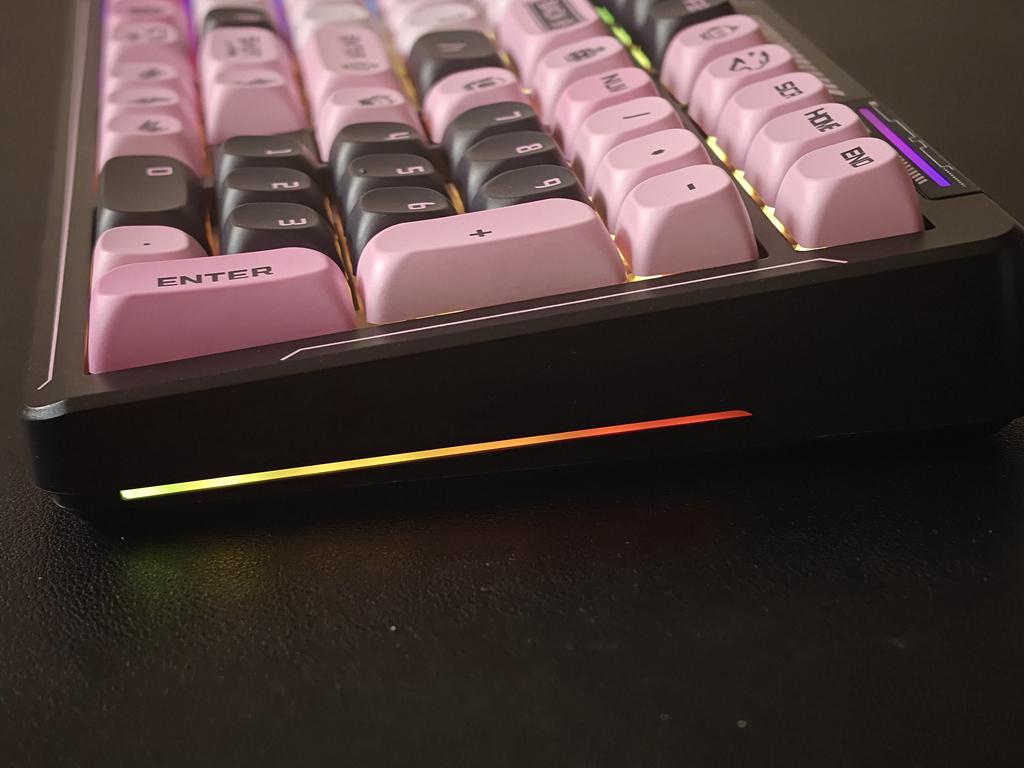 侧翼流光灯带+二次元IP设计加持！凌豹K98三模Gasket机械键盘体验 - 知乎
