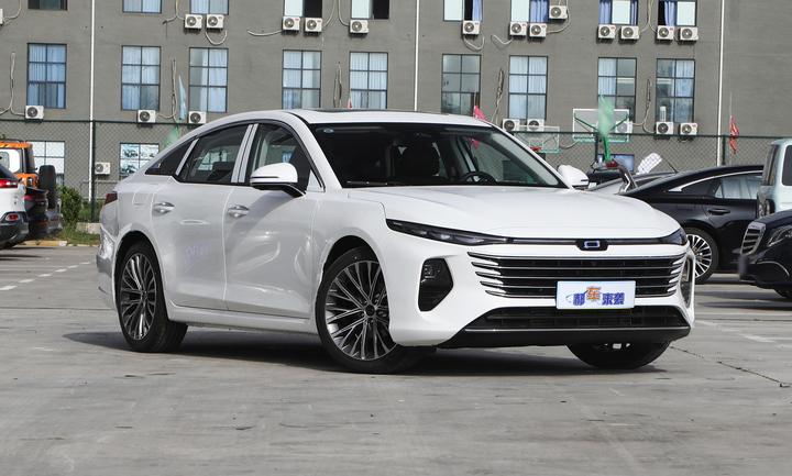 定位中型车售价不到12万，搭载1.5T+双离合，奔腾B70龙腾版值么？ - 知乎