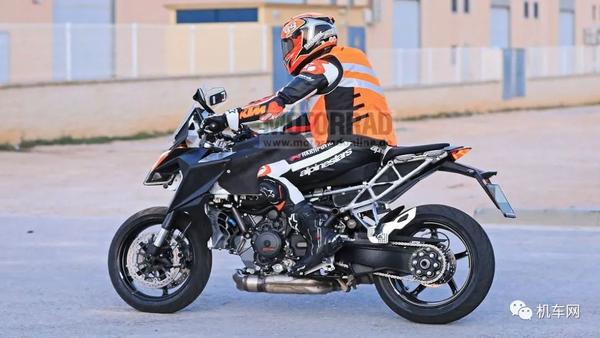 新款KTM 1290DUKE GT曝光，水鸟最强对手？ - 知乎
