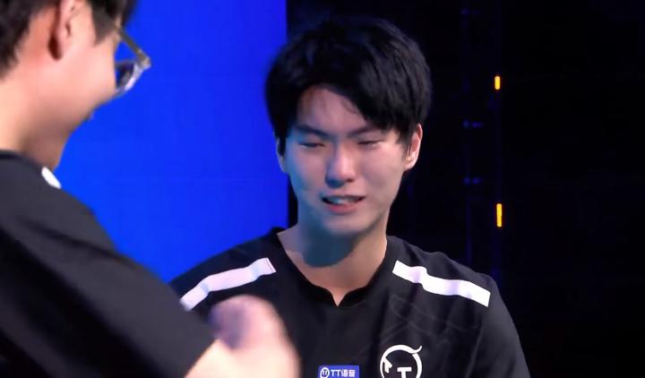 LPL开赛仅一天，TT就爆发矛盾，Hoya对首发不满，韩网给出爆料 - 知乎