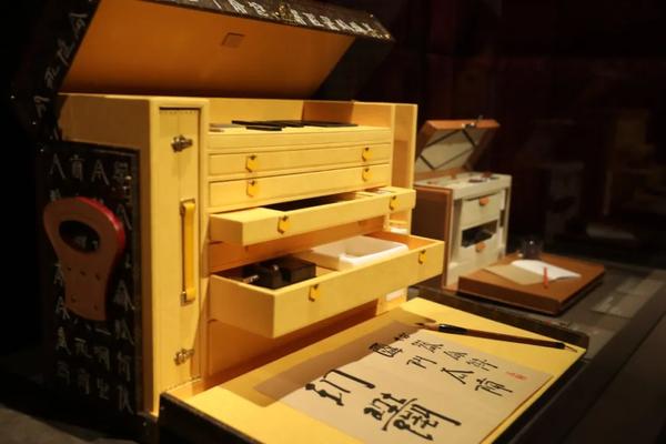 贵族都爱的LV箱子，为啥能火160年？ - 知乎