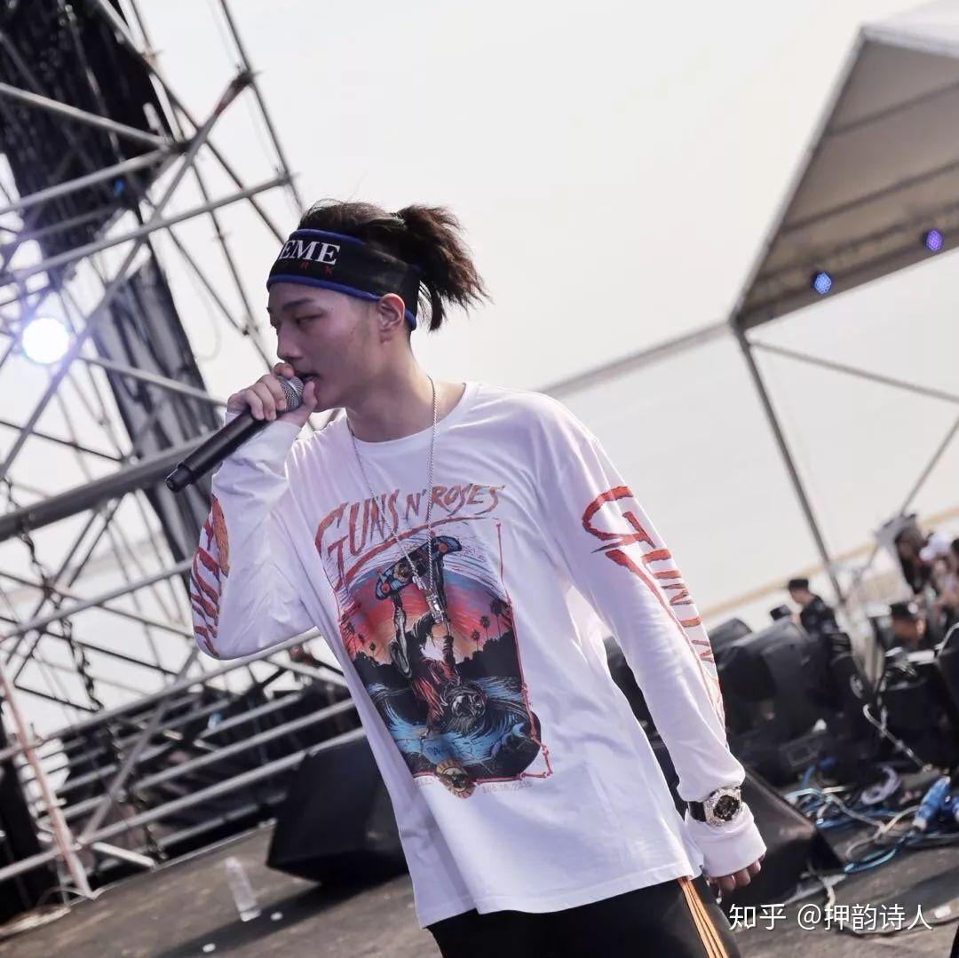 “说唱疯子”Lil.Jet：除了颜值，我在00后rapper里排第一 - 知乎