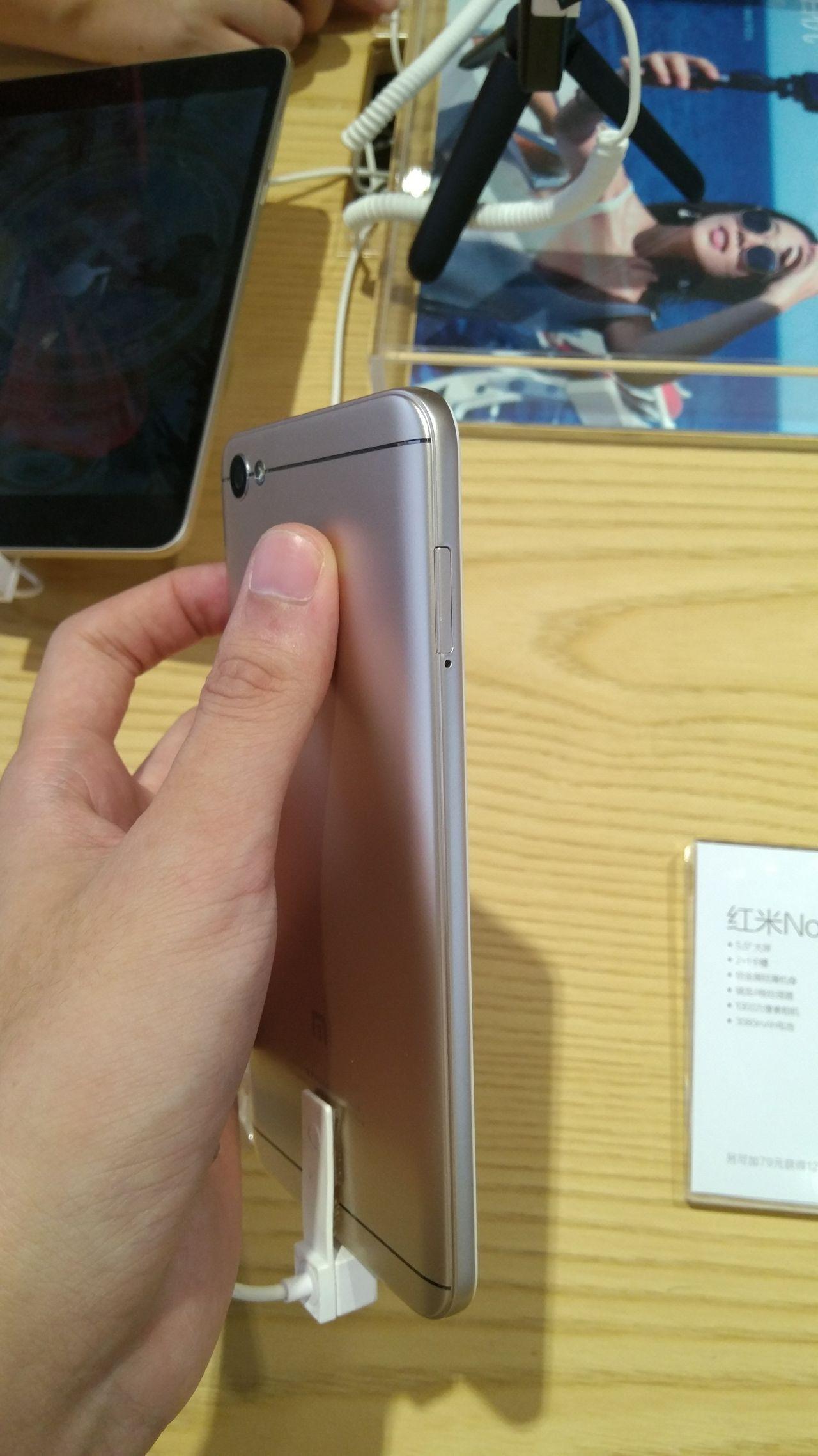 对于正在热卖的一些小米机型的一些细节对比测评。（坐标佛山南海万达广场小米之家） - 知乎