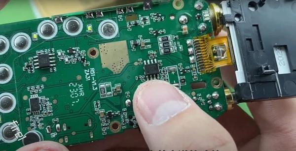 泉盛UVK5对讲机拆机，不亏是比肩宝锋的新一代卷王！ - 知乎