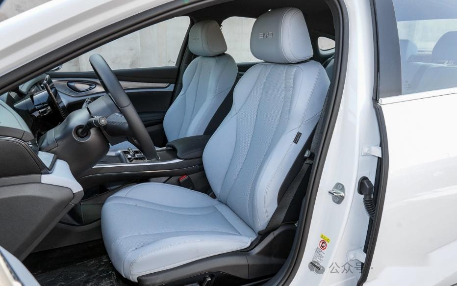 开完比亚迪海豹07DM-i，我闭嘴了，车长近5米，续航2000km，实测油耗都是2字头，关键仅13万级 - 知乎