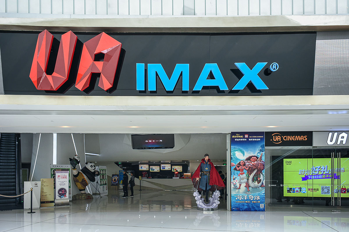 一块IMAX屏幕值多少钱？曾有熊孩子踢坏影院巨幕，需赔偿18万？ - 知乎