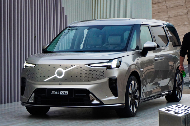 调子起高了？体验沃尔沃EM90，为什么要卖到81.8万？ - 知乎