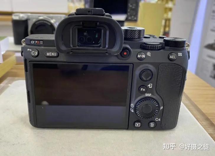 索尼A7M3还是佳能R8？ - 知乎