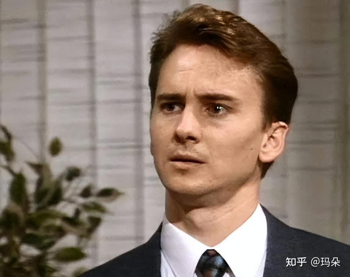 58岁前TVB外籍演员河国荣烧炭身亡，网友推测：他太想念妻子了 - 知乎