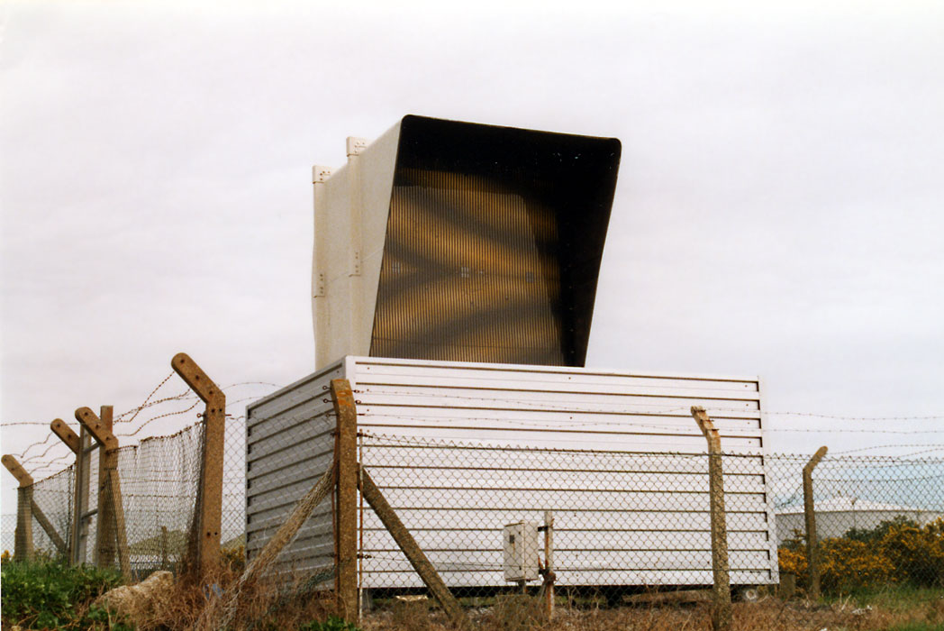 为什么电子设备拍屏幕时容易拍到摩尔纹，而人眼就不会看到，可以由此原理解决拍摄时出现的摩尔纹吗？ - 知乎