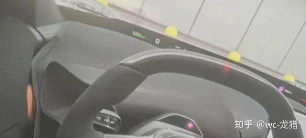 小米 YU7 取消传统仪表盘并采用一体式环绕 PHUD，这种设计对未来的汽车内饰发展有何影响？ - 知乎