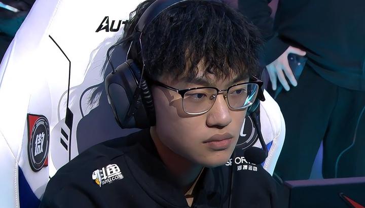 S12出现严重BUG，所有中单都受影响！拳头无奈宣布，正式禁用发条 - 知乎