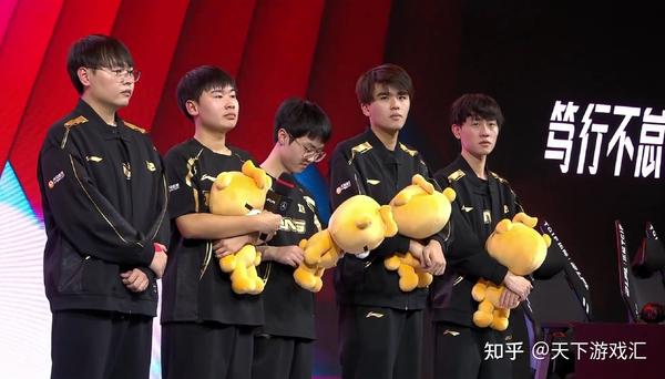 Lpl上演病房乱斗，edg首战惨败，厂长主动背锅，uzi笑话逗乐观众 知乎