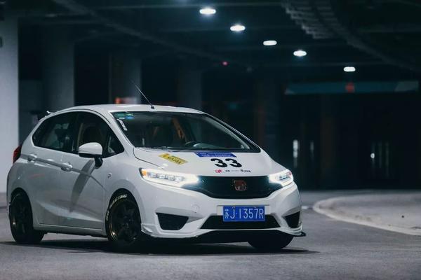 我爱拍车丨我有一个赛车梦，盐城飞度改装GK5不服来战 - 知乎