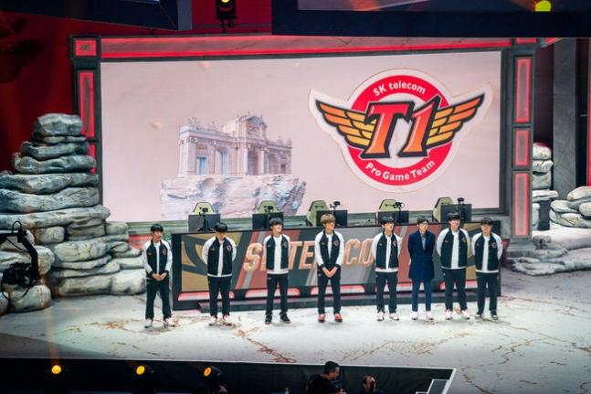 【翻译】众多人气战队中斩下S9平均观众人数第一名！T1人气世界范围内认证 - 知乎