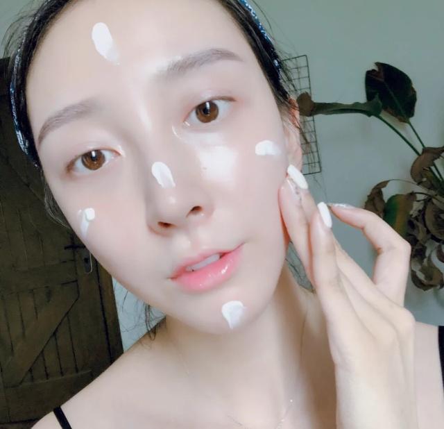 护肤品的先后顺序，小编教你白天和晚上护肤步骤！ 知乎