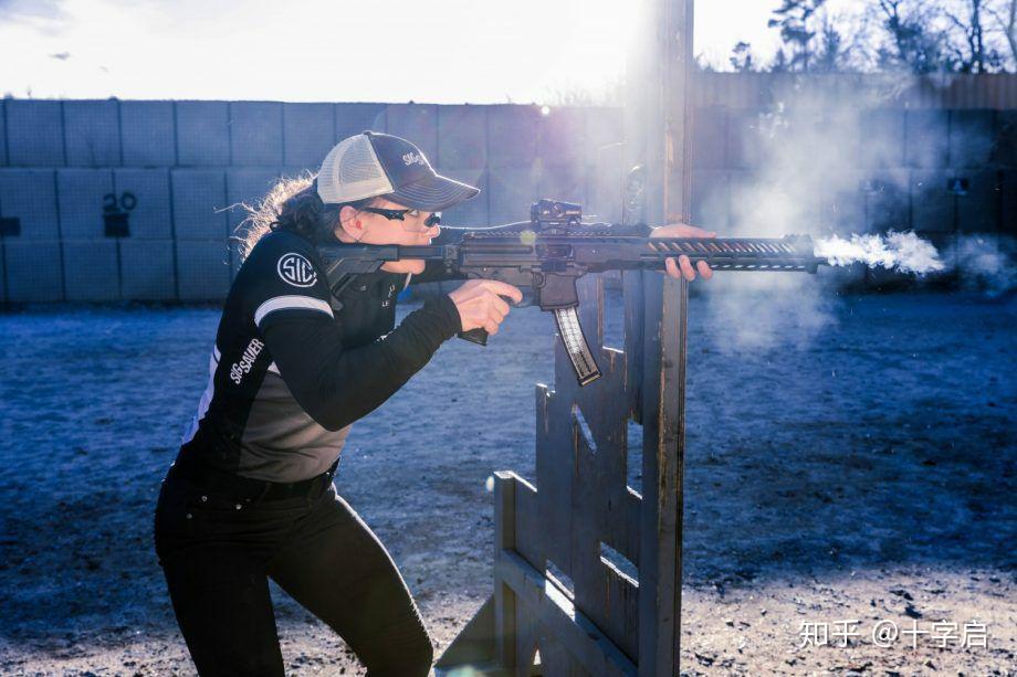 有哪些造型或结构设计很前卫的枪？ - 知乎