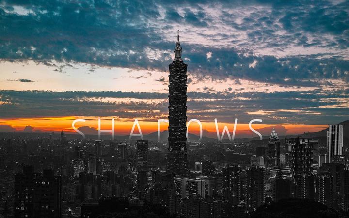 表示“在、、下面”的介词below和under到底有啥区别？Aimee图文并茂来给你解释 - 知乎