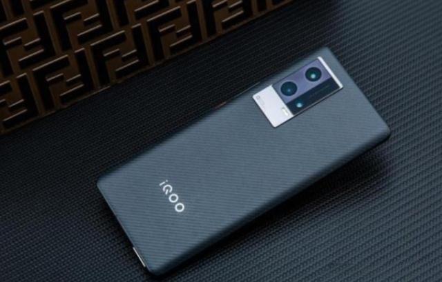 iQOO9系列配置曝光 搭载骁龙8Gen1+独显芯 能做到三五年不卡顿 - 知乎