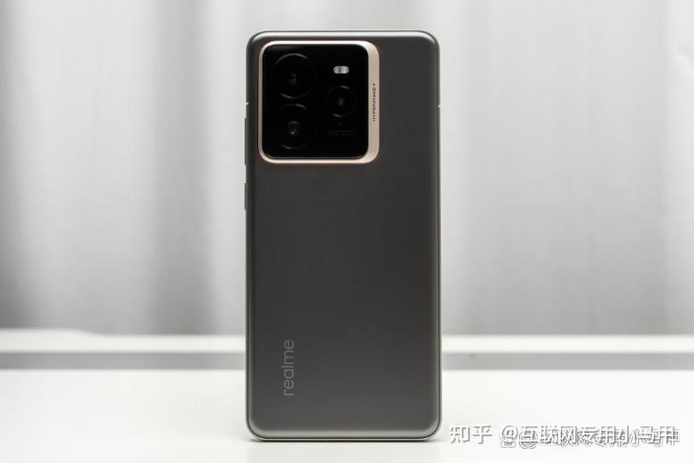 真我GT8 Pro部分参数出炉，2K直屏+2亿潜望镜，GT7 Pro降价 - 知乎