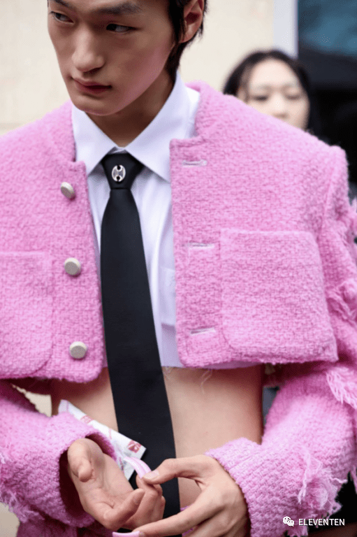 伦时LCF毕业韩国设计师Bonbom Jo，独特的设计结构赢得韩国偶像青睐。 - 知乎