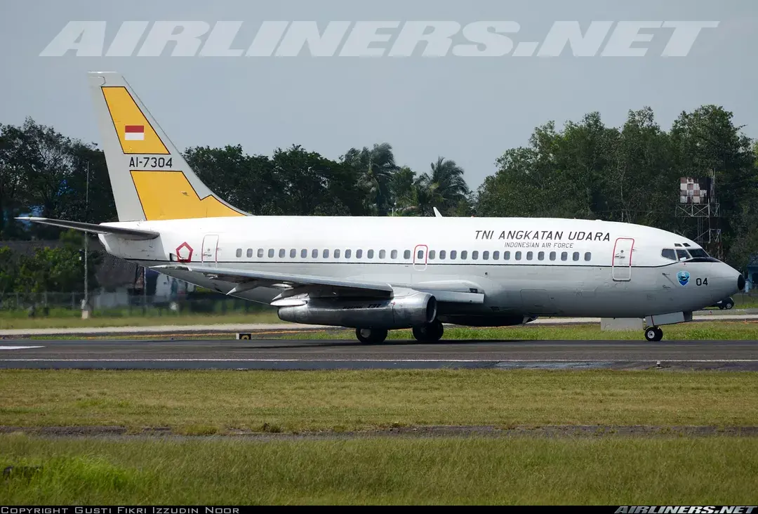 天空还有多少架“耄耋之年”的737-200 - 知乎