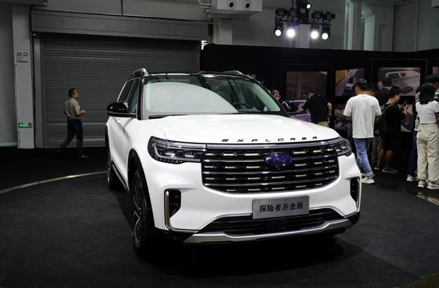 轴距超3米，2.3T+纵置后驱，这才是豪华SUV该有的样子 - 知乎