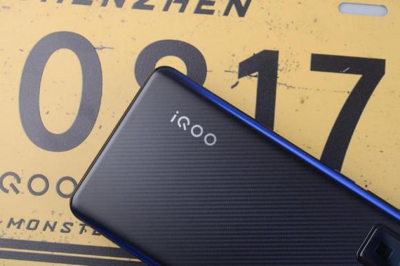 iQOO 5 Pro图赏：传奇版和赛道版哪个是你的菜？ - 知乎