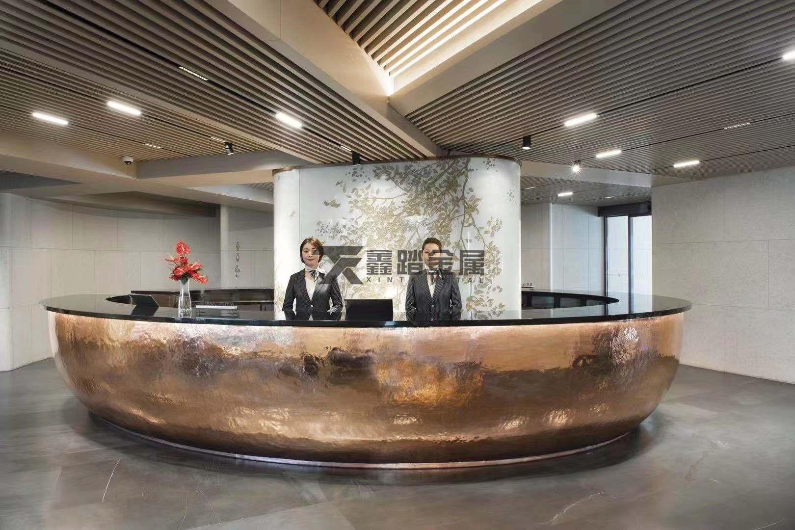 紫铜锻造吧台、镜面水波纹纯铜接待台结构有古典元素又有时尚风采 - 知乎