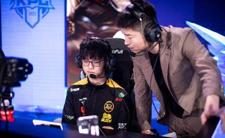 李九KPL吃瓜大会：AG更换主教练，Fly锁了RW，九尾大概率能出去！ - 知乎