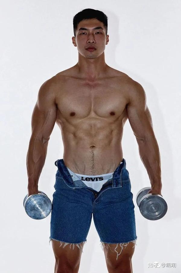 黑皮体育生越来越吃香!!摄影师超爱拍黑肌男写真! 知乎