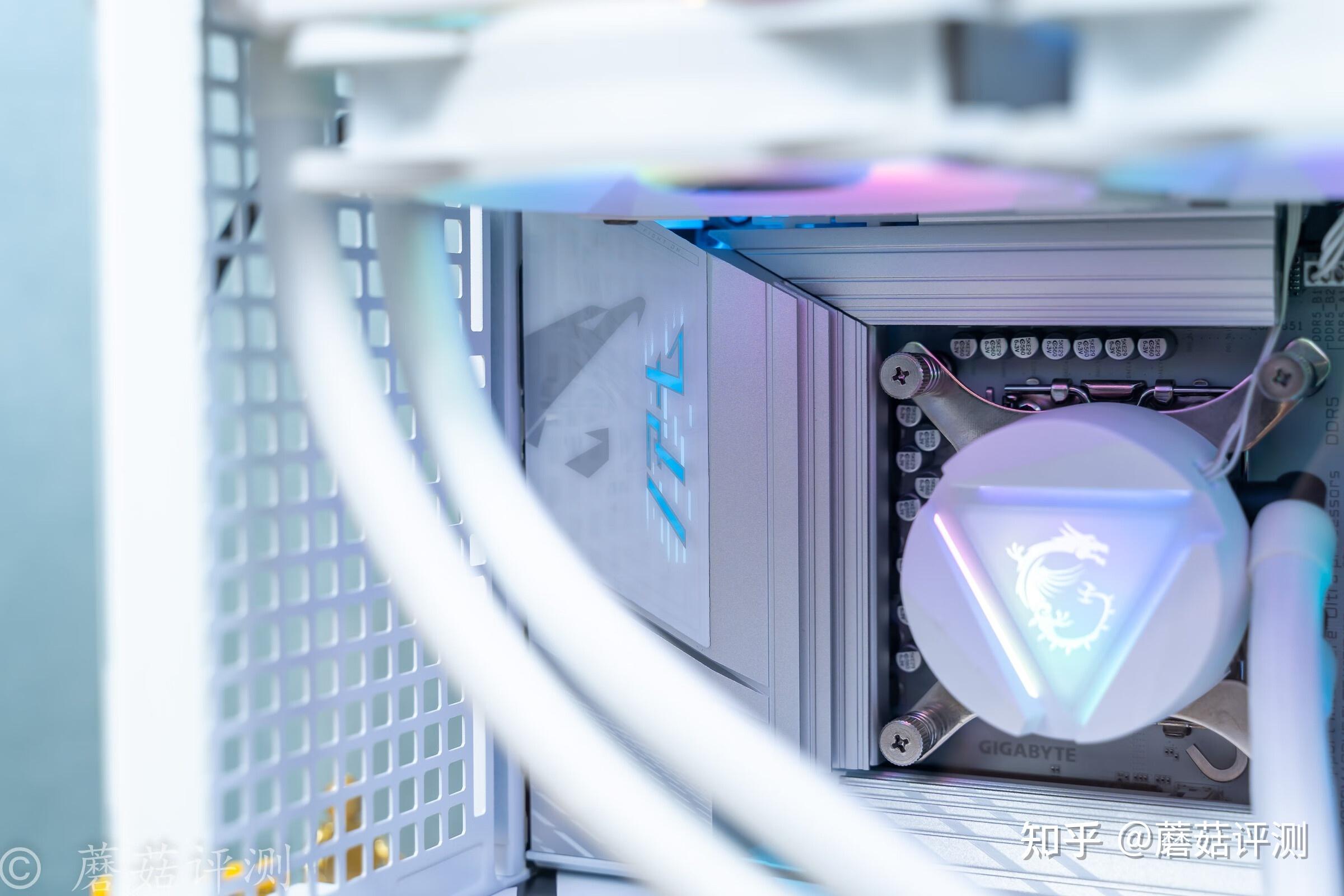 梦幻白装，打造小体积钢炮主机，技嘉冰雕Z890M AORUS ELITE WF7 ICE DDR5主板 拆解评测