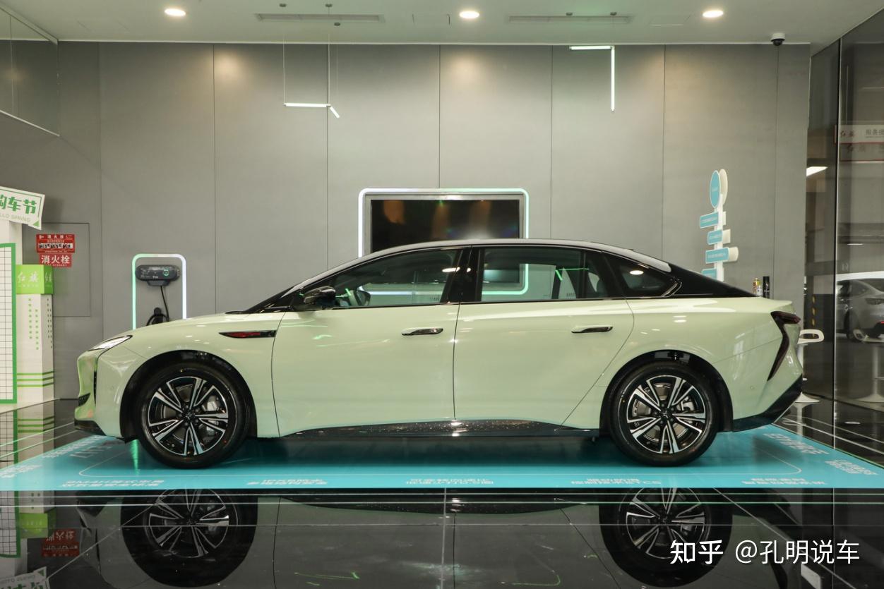 老大哥开始搅局，红旗EH7起步22.98万，3米轴距纯电高性能 - 知乎