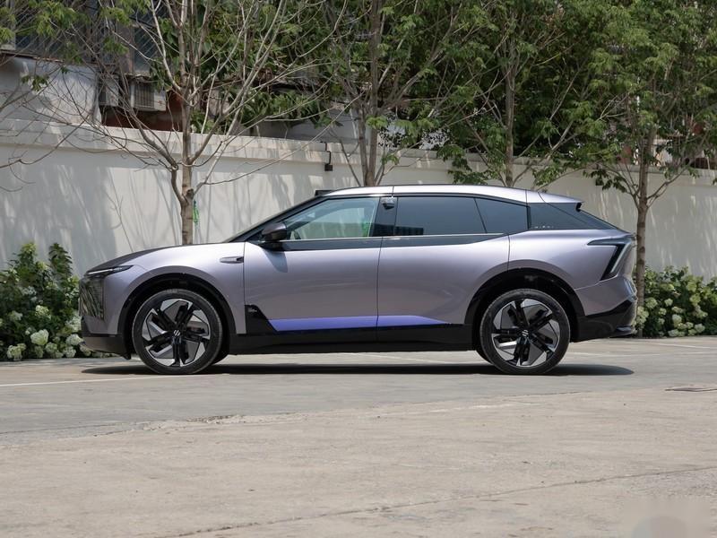 售33.90万元起 高合HiPhi Y正式上市 车内大屏+展翼门 你不心动？ - 知乎