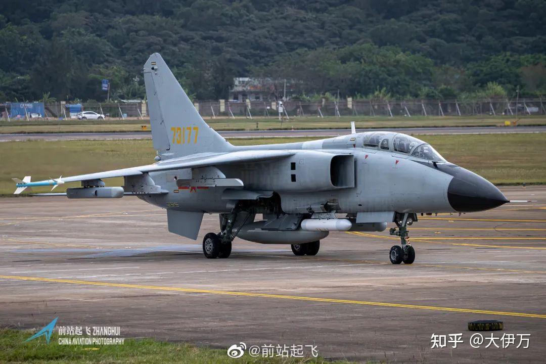 快乐又来了！歼轰-7A2携带中国版JASSM首次亮相，这款导弹为何令人如此振奋？ - 知乎
