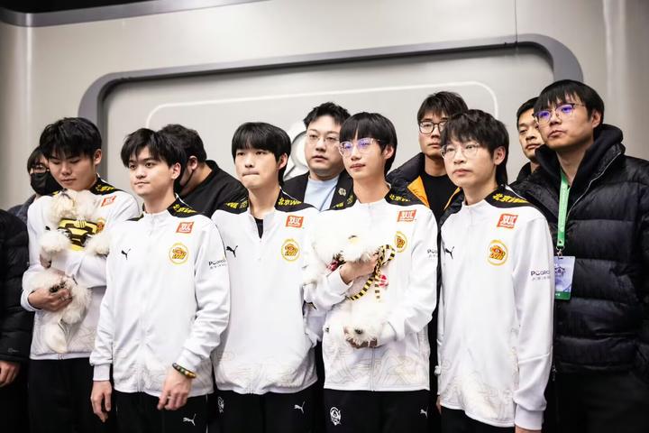 WB险些翻车，LGD力克DYG，RW侠爆冷不敌K甲战队 - 知乎