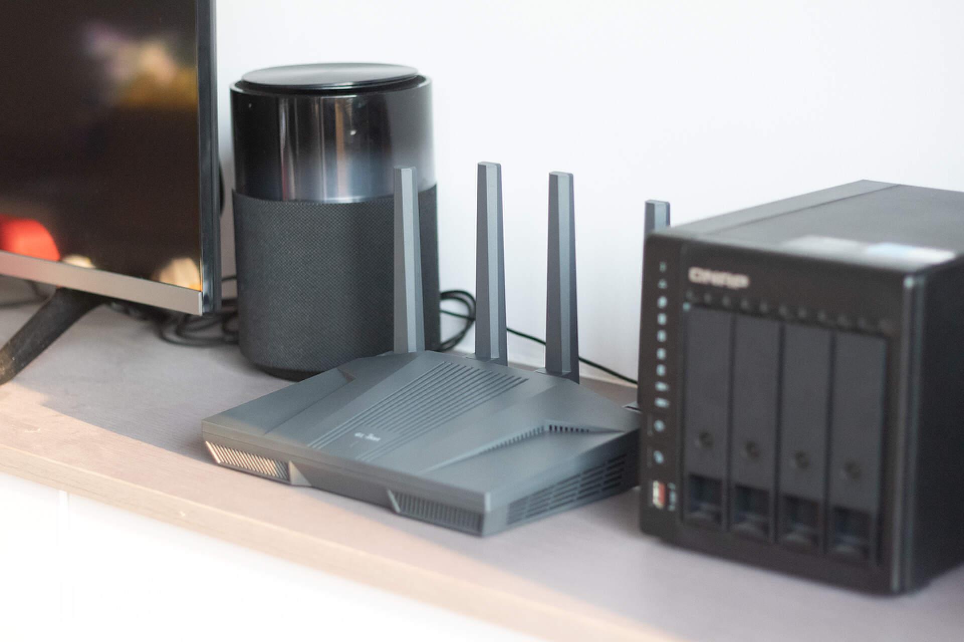 双2.5G+开源OpenWRT，这台AX6000路由器有"亿"点不同！GL-MT6000开源路由器上手体验，软路由+硬路由的完美结合体！