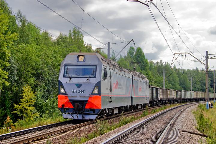 【铁道科普】来自乌拉尔山麓的2ES10型电力机车和2ES7型电力机车 - 知乎