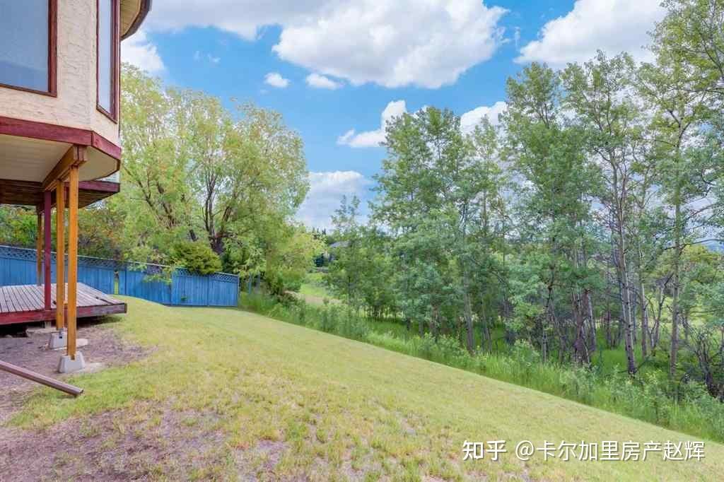 卡尔加里西北最佳学区Edgemont, 3000尺 walkout 独立屋，108万，著名丘吉尔高中，Tom Baines初中 ...