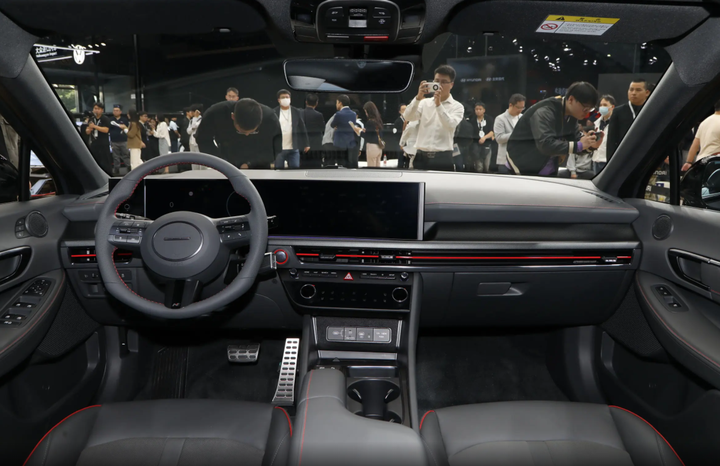 造型回归理性，摩比斯8AT下放到1.5T，新索纳塔选购解读 - 知乎