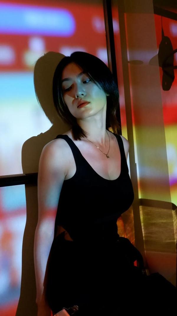 演员洪爽图集，百度搜索联想词就是她的身材 。。。 - 知乎