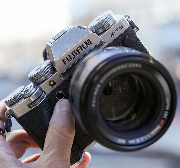 富士微单数码相机XT5和X-S10质量好吗？哪款更适合大众？ - 知乎