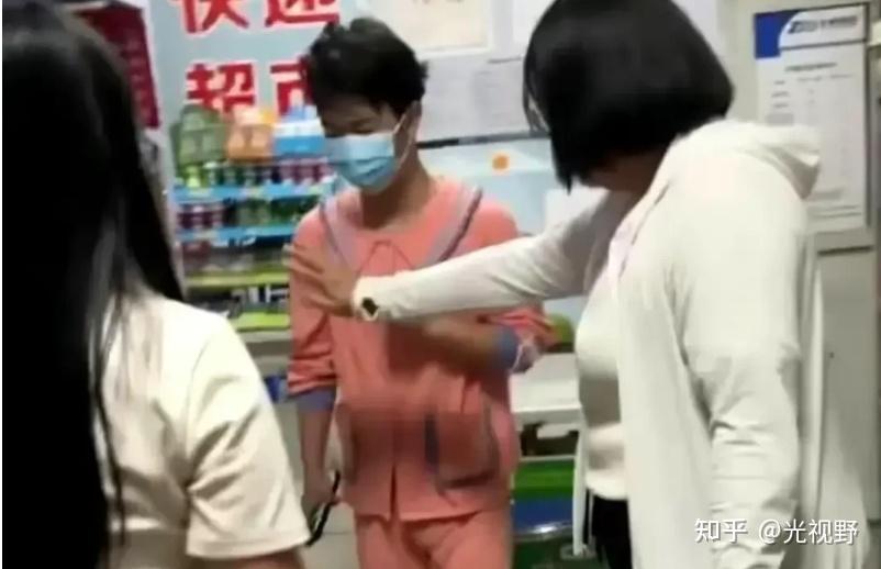 郑州大学一男子扮女装在女澡堂偷拍被抓！校方：系毕业生，已被拘。为何最近关于偷拍的新闻越来越多？ 知乎 6866