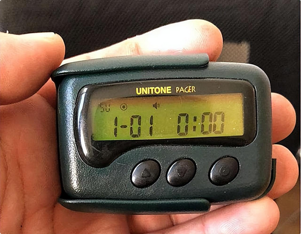 90年代很火的“BB机”，曾一台卖两千，现在用它还有信号吗？ - 知乎