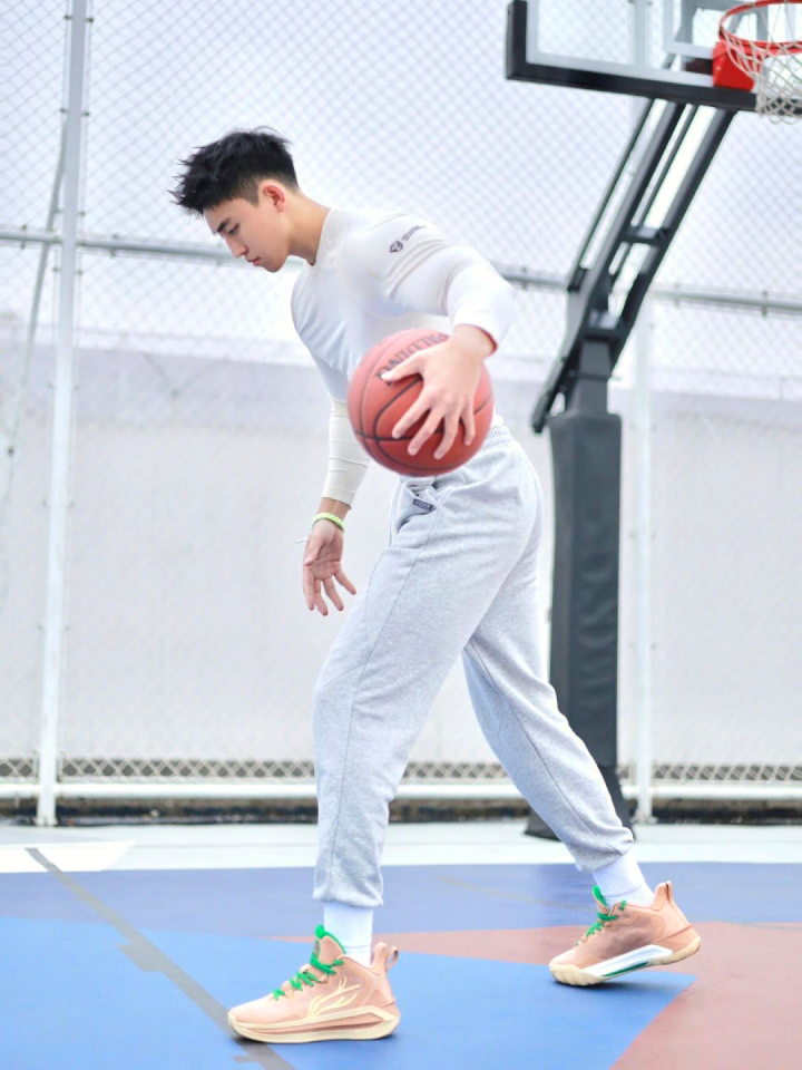 1米87的体育生穿搭也是太性感了 - 知乎