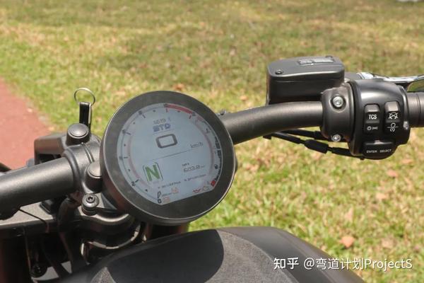 【评测】QJMOTOR 闪600，复古巡航必看的一款 - 知乎