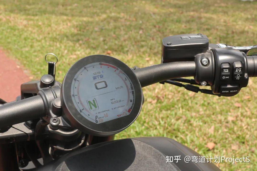 【评测】QJMOTOR 闪600，复古巡航必看的一款 - 知乎