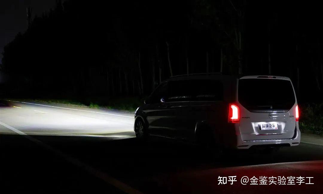奔驰V 260L车灯测试，在MPV中树立了一个全新的标杆！ - 知乎
