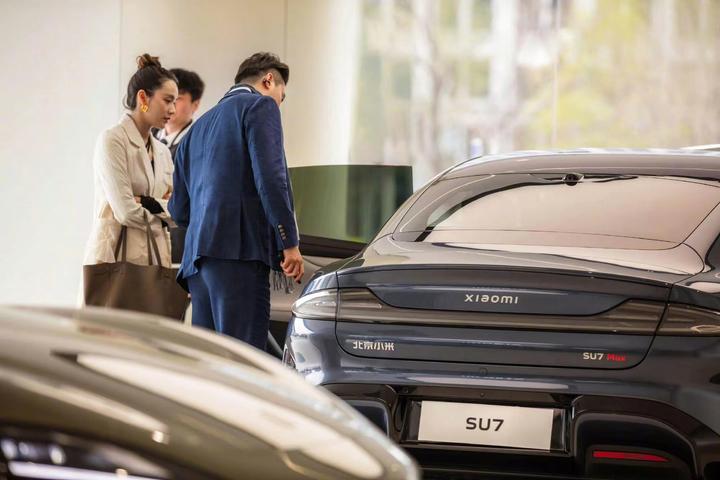 小米SU7的0001号不是雷军，雷军晒自己爱车，小米1号原来是他 - 知乎